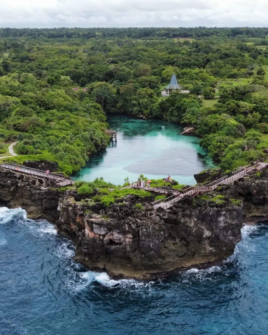 Danau Weekuri Salah Satu Laguna Terindah Di Indonesia | AtmaGo