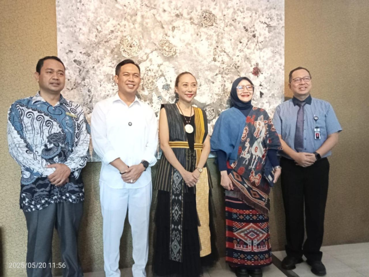 Hani Santana Holds Allegoria Exhibition at Noola Hotel Cilacap, Central ...