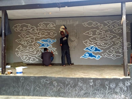 Warga Kebon Baru Buat Mural Batik | AtmaGo